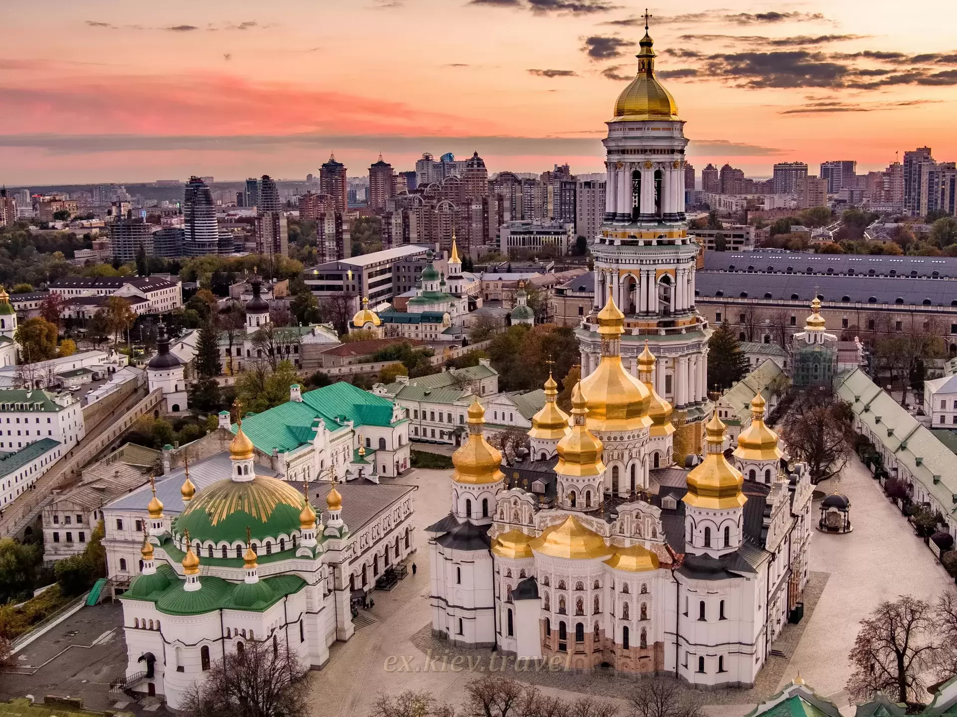 Santuario espiritual de la Rus de Kiev - El Monasterio de las Cuevas de ...